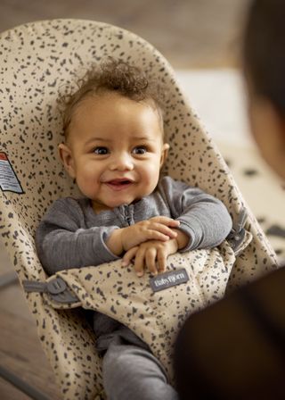 Bouncer Bliss in Beige/Dark Gray Print - Little Masterpieces by BabyBjörn