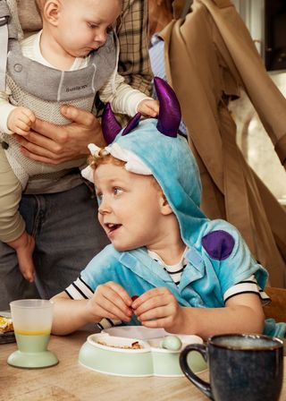 Baby Carrier Harmony in cream coloured airy 3D mesh - BabyBjörn