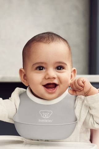 Small Baby Bib in Grey with spill pocket - BabyBjörn