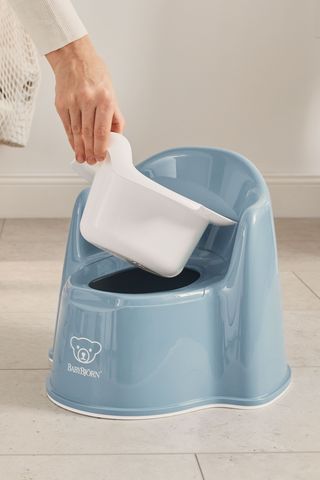 Comfortable potty chair with a backrest | BabyBjörn