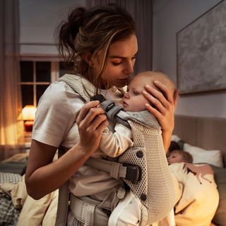 Baby Carrier Harmony in cream colored mesh - BabyBjörn