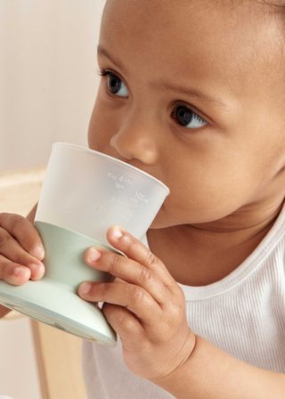 Baby self-feeding: tips & advice | BabyBjörn