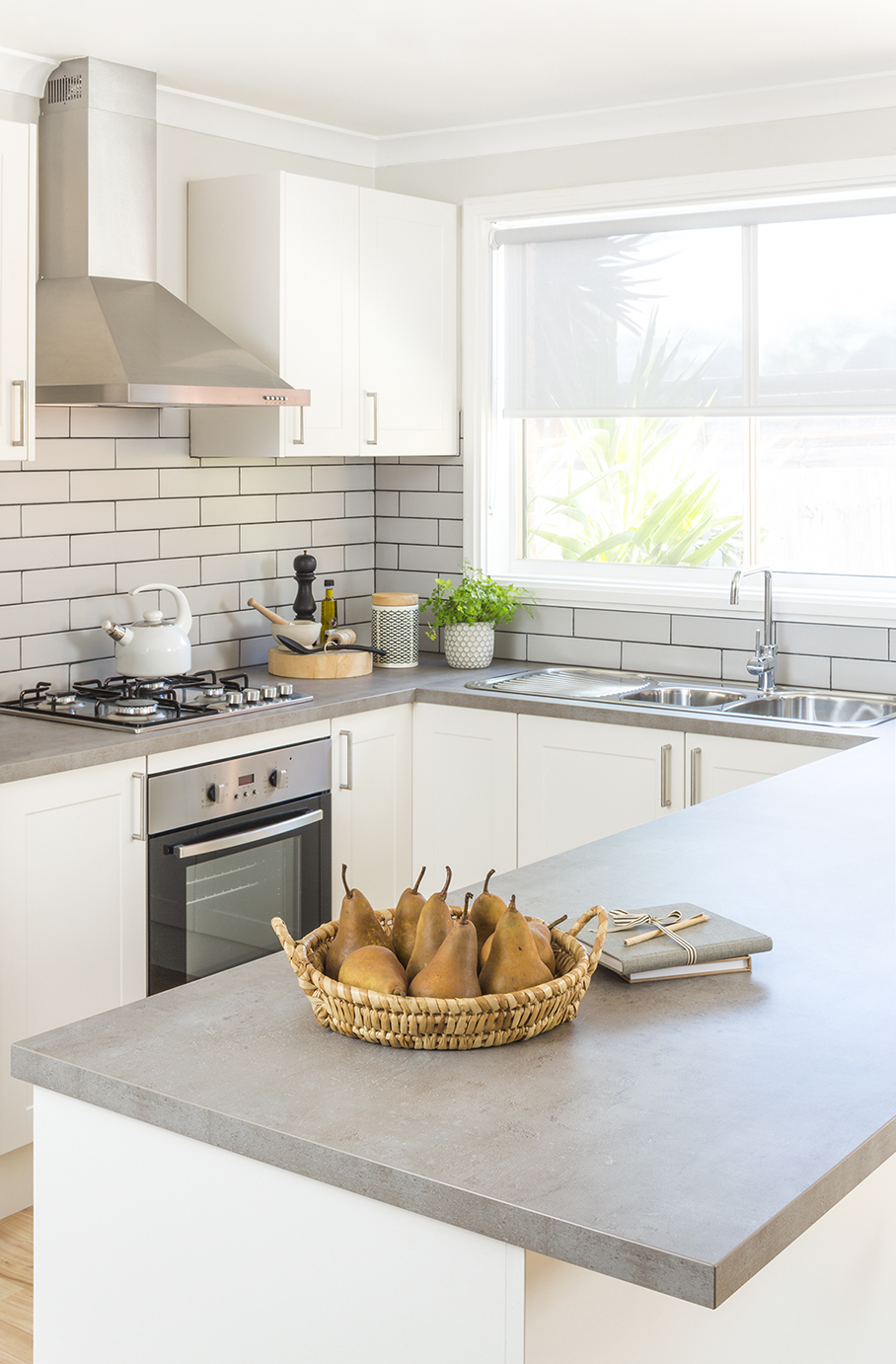 Traditional Antique White Kitchen How To Design A Vintage Modern