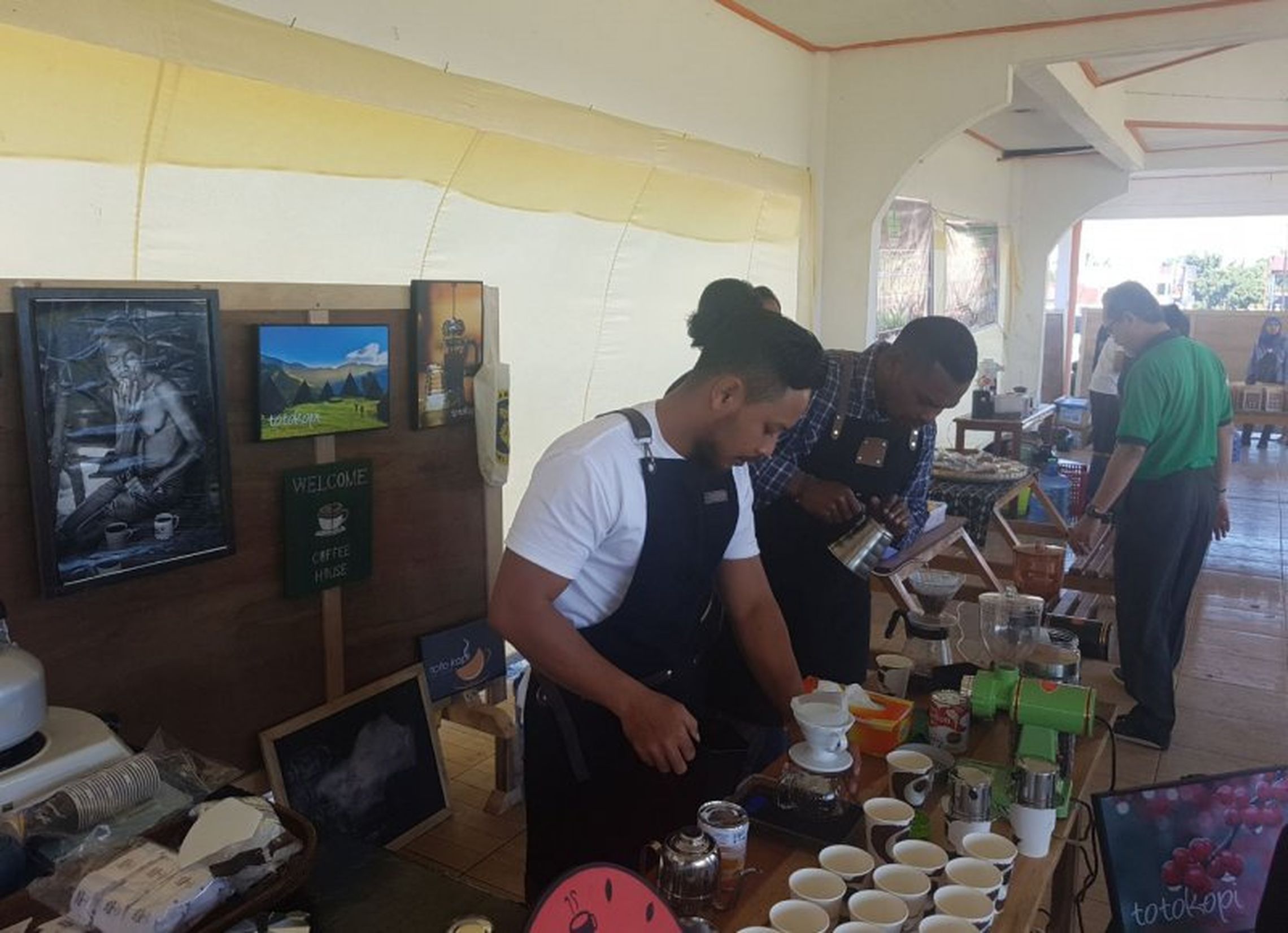 Promoting locally grown coffee at “A Thousand Cups” coffee festival | SNV