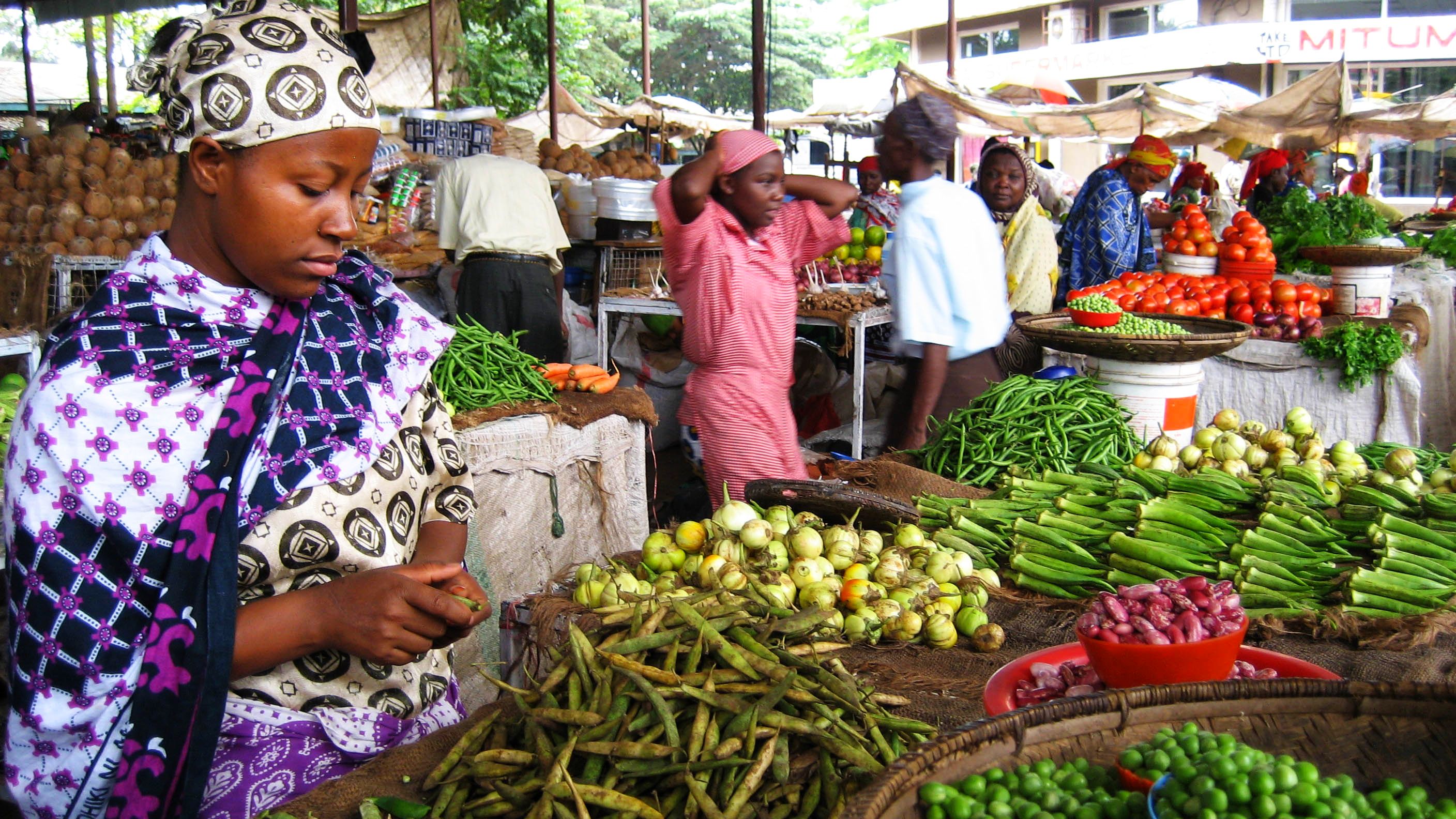 Women power: electricity supply restored to Nsawam market | SNV