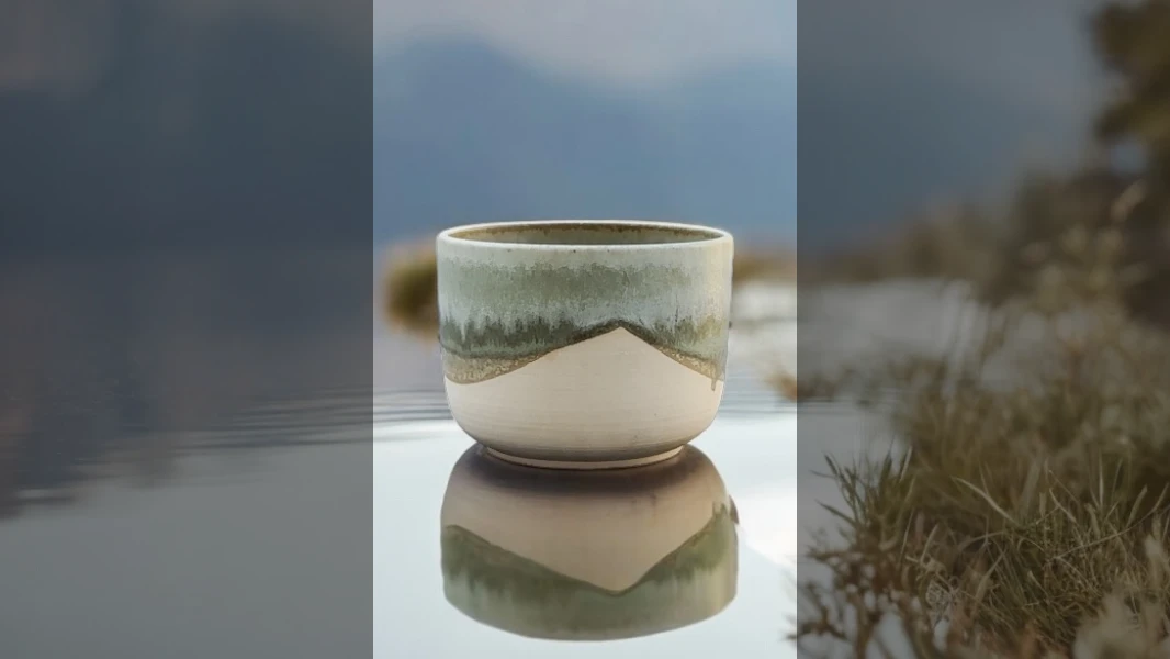 How to extend a background in 3 simple steps | Photoroom