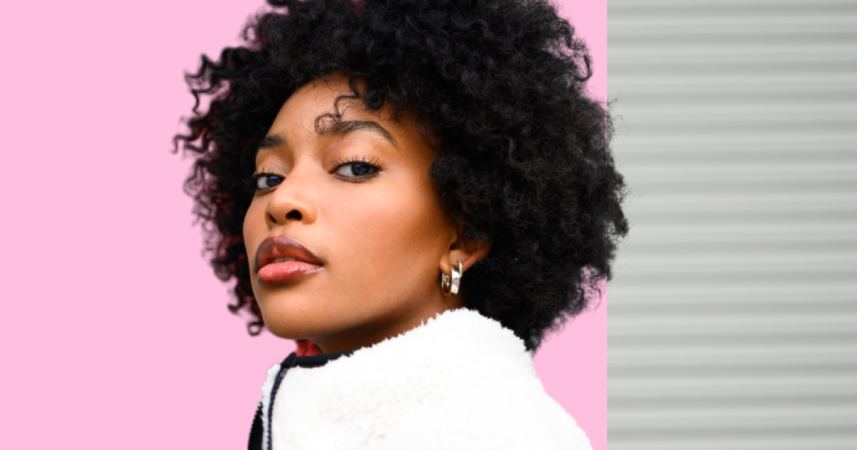 Change your photo background to pink for free | Photoroom