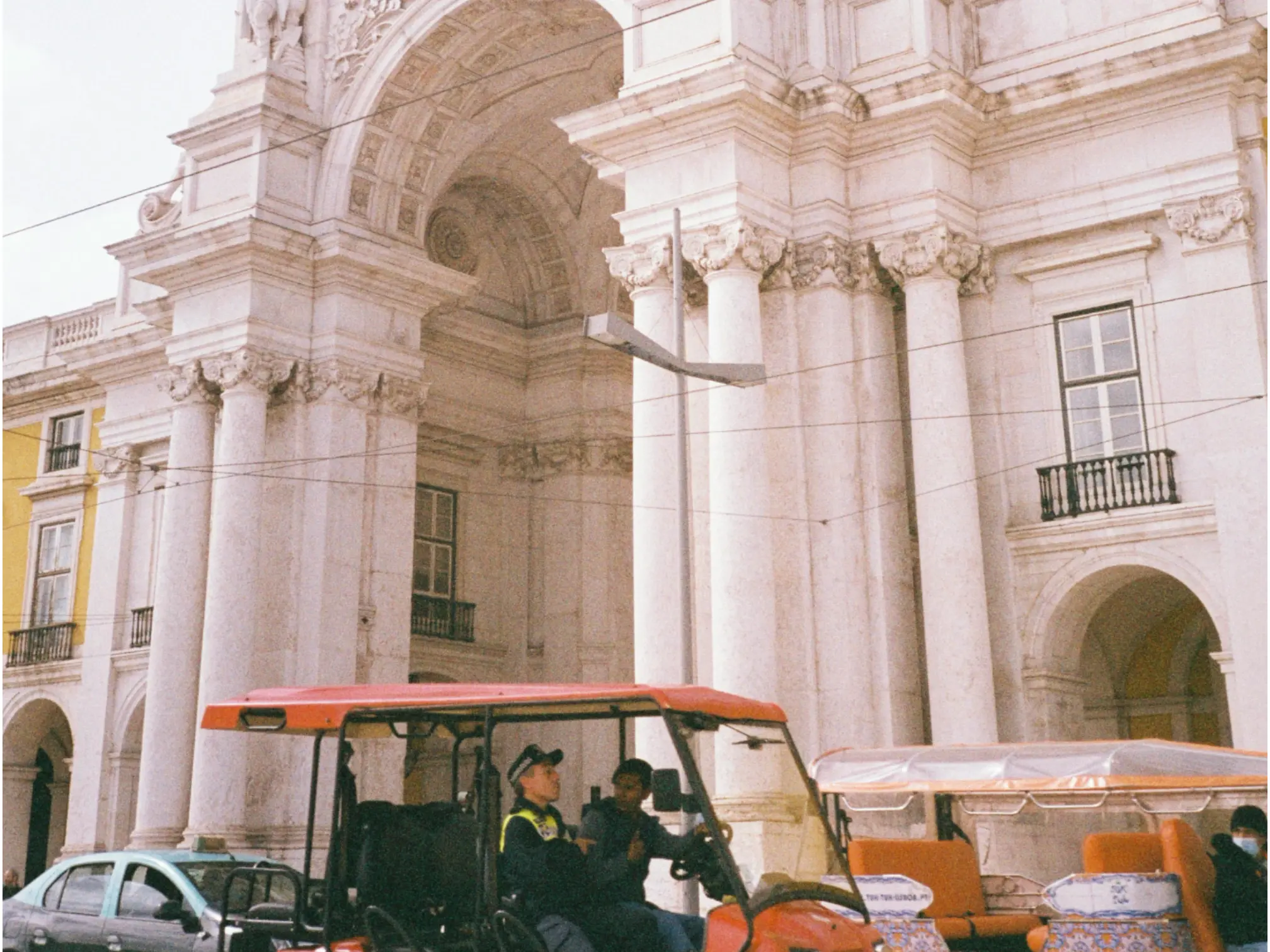 How to make blurry pictures clear with AI (+ expert tips) | Photoroom