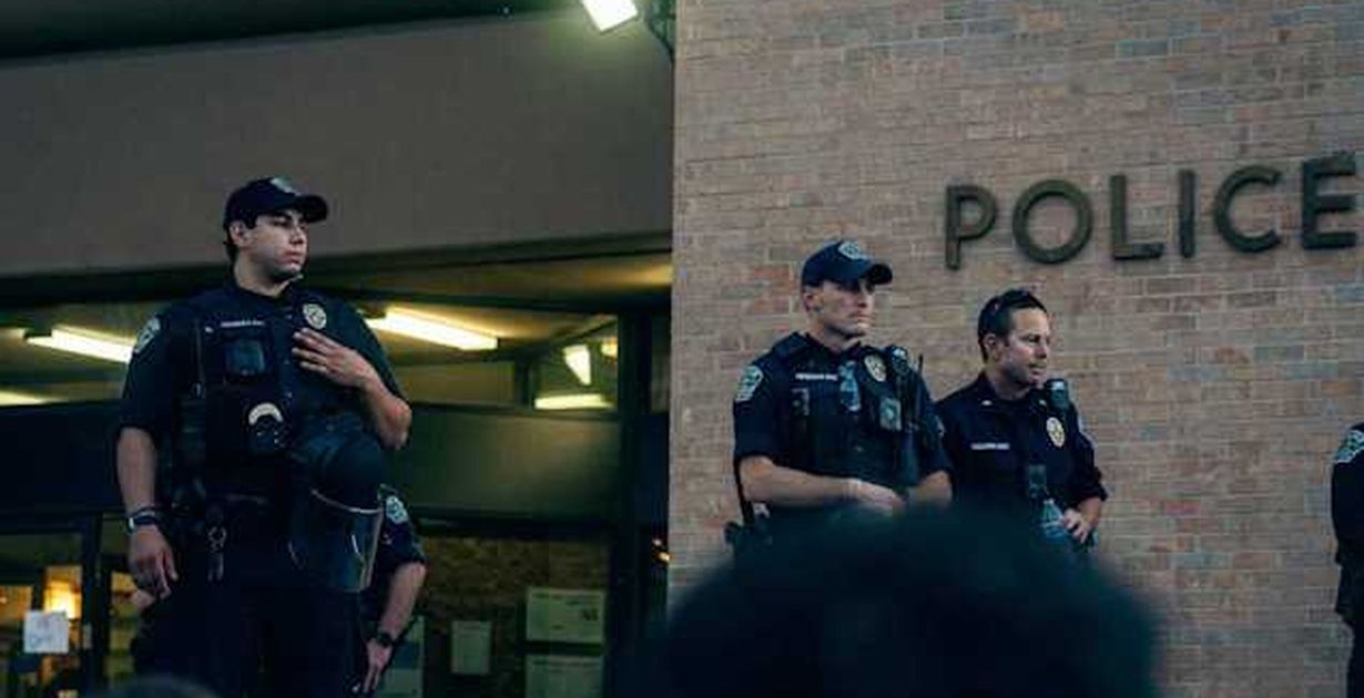 5 de-escalation techniques police officers should know - Axon.com