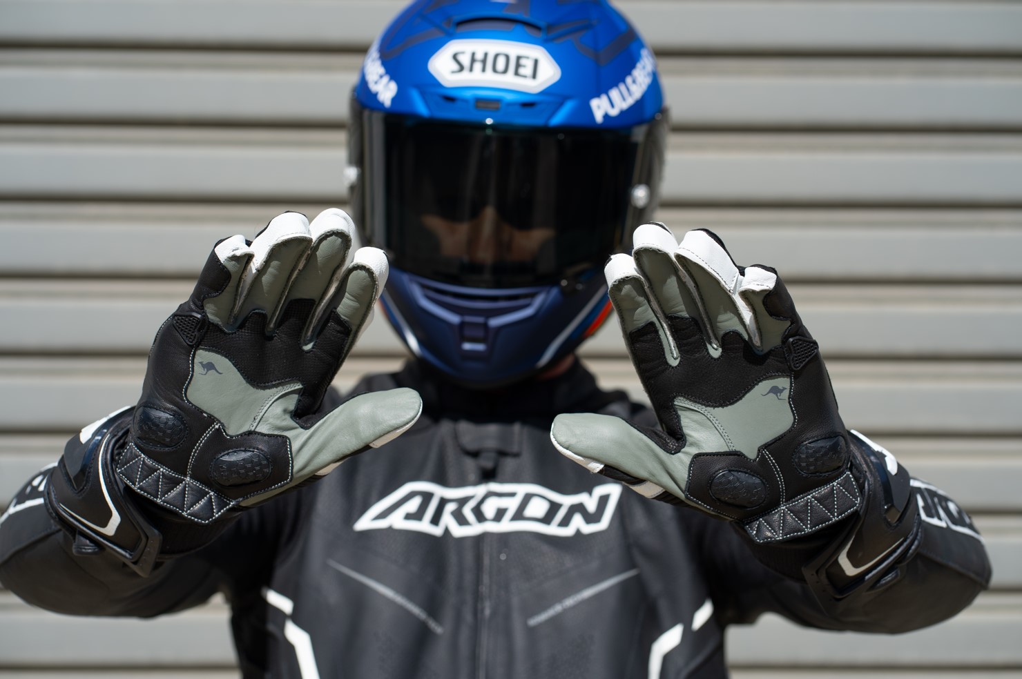 A Guide to Leather Motorcycle Gloves