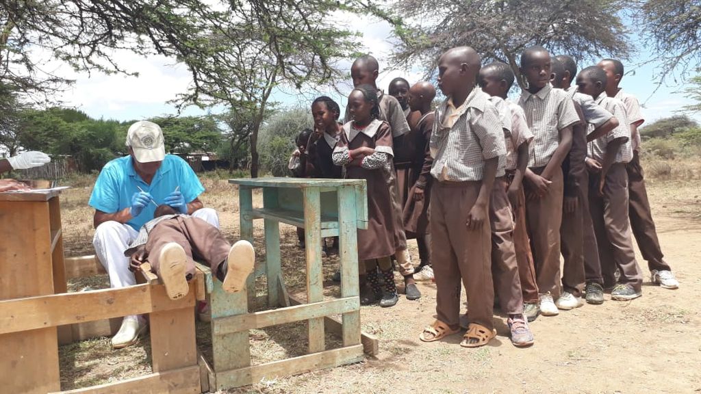 Dr Lars on a dental mission | Gundua Foundation