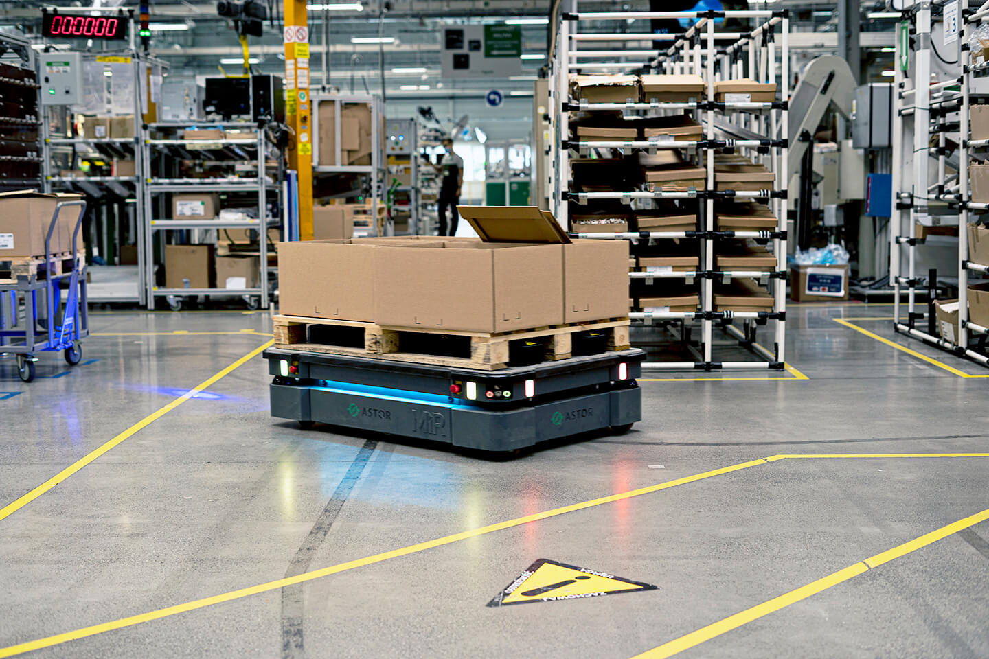 Optimizing Raw Material Storage: How AMRs Revolutionize Warehouse ...