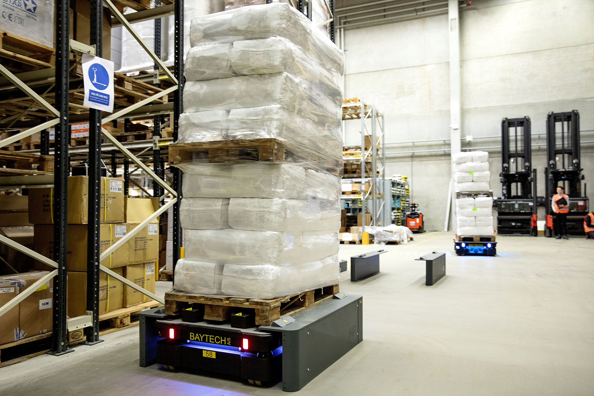 3 MiR1000 AMRs optimize warehouse logistics at ICM