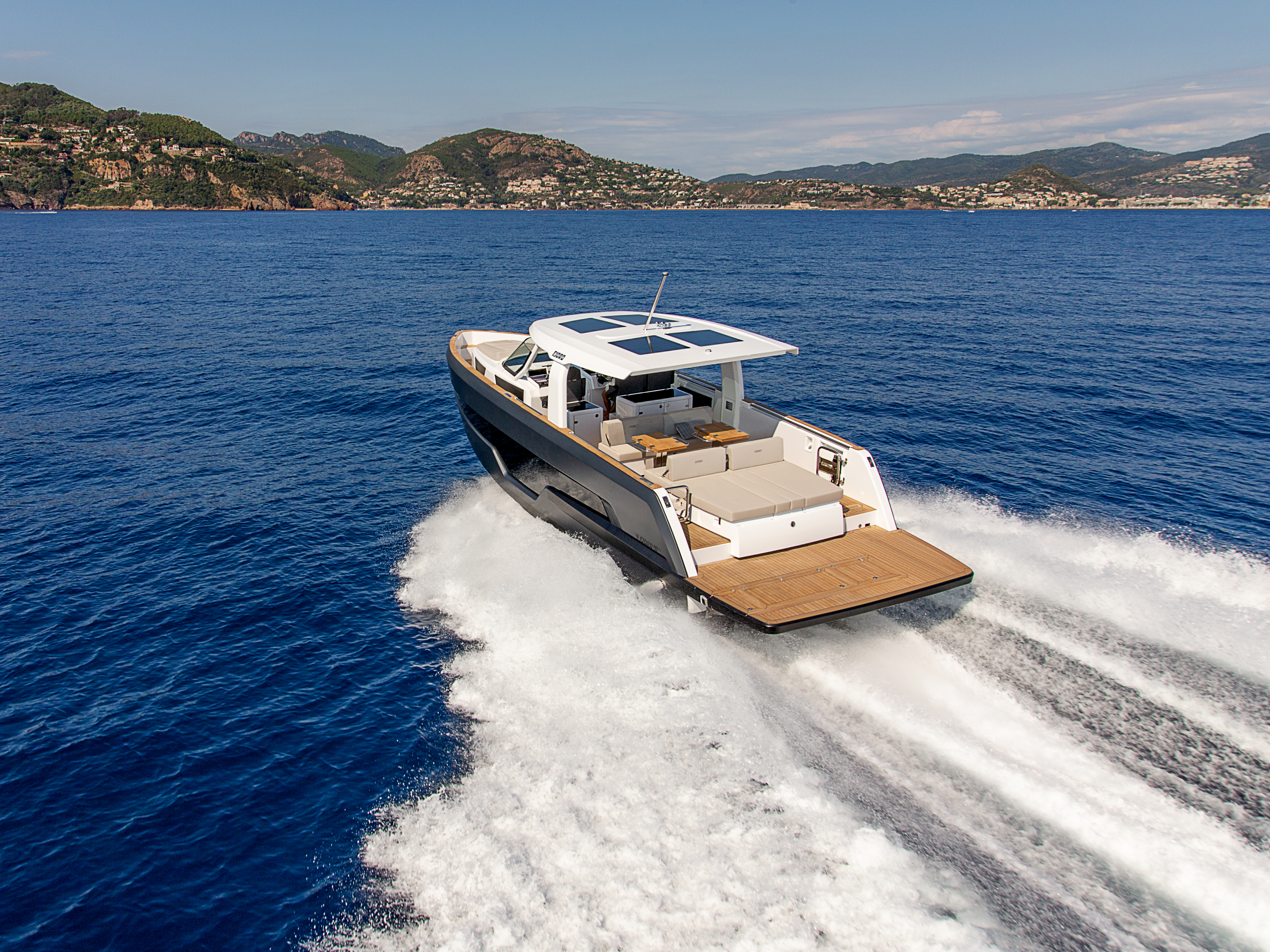 FJORD 41 XL | The 41-foot motor yacht from FJORD