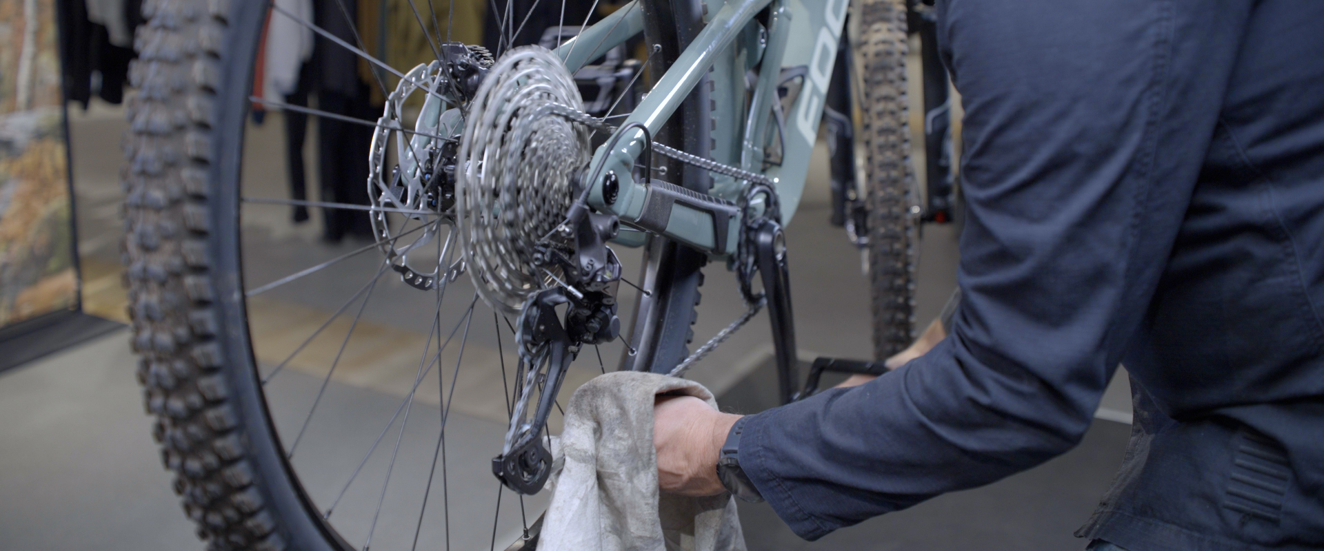 Watch That Manual | How and when to lubricate your chain? - BBB Cycling