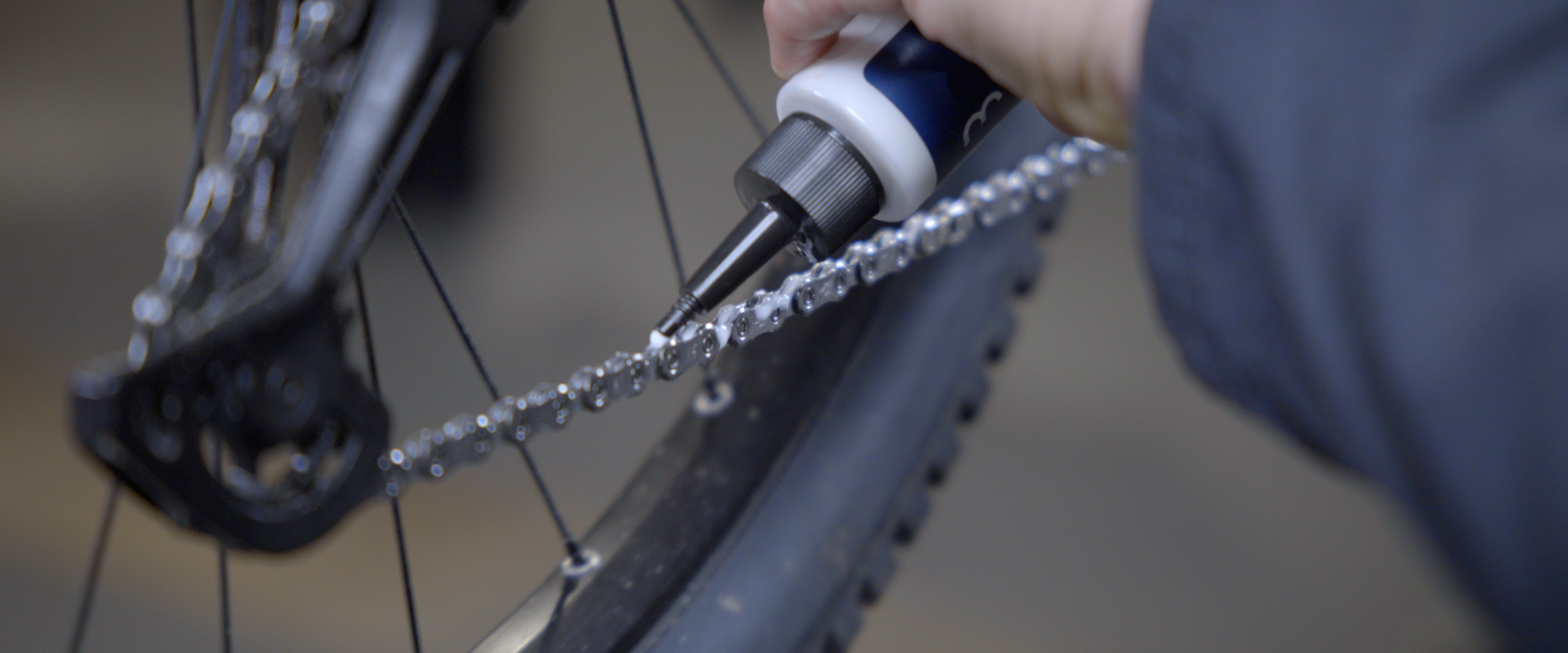 Watch That Manual | How and when to lubricate your chain? - BBB Cycling