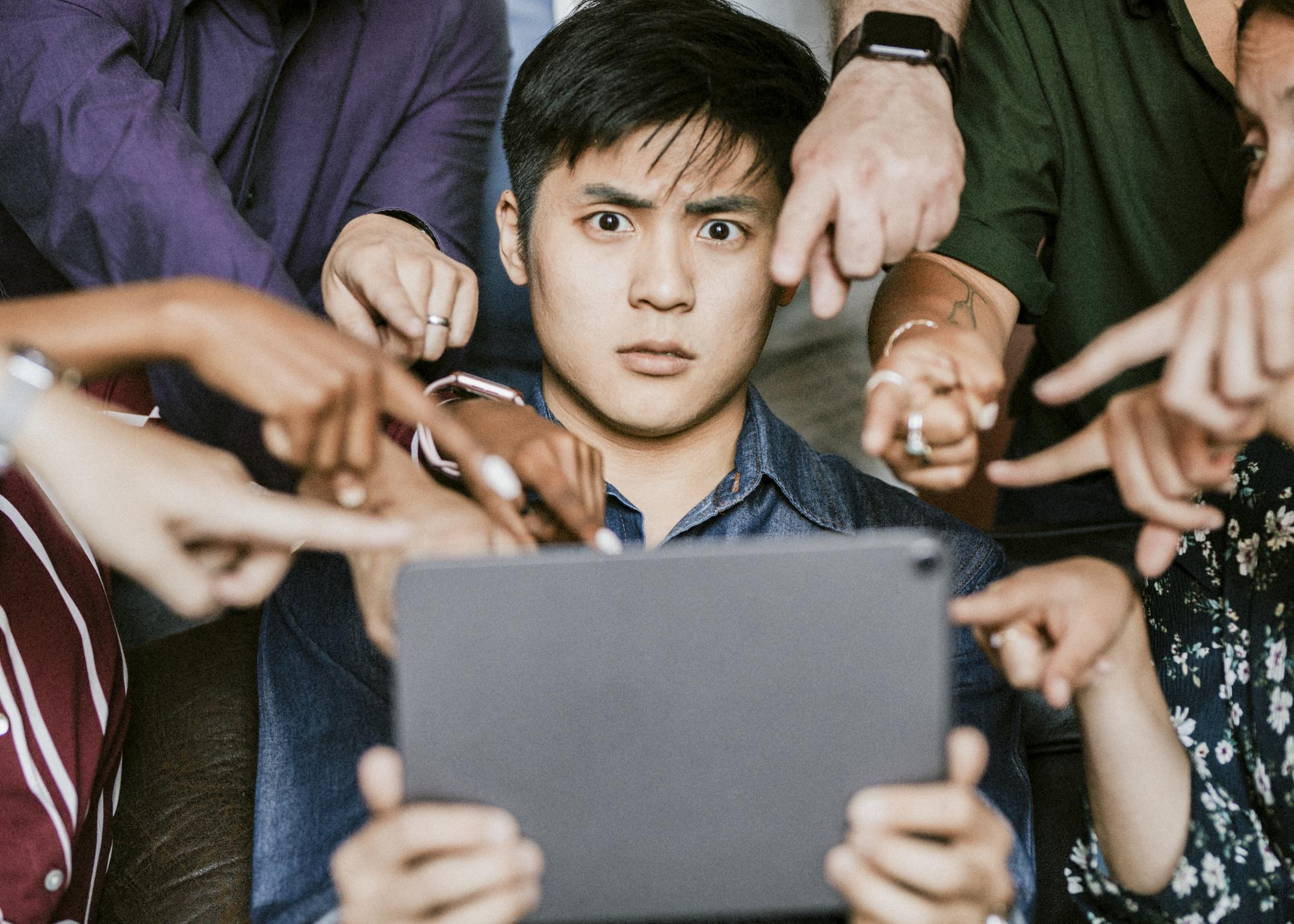 Was ist Doxing? Bedeutung, Rechtslage & Hilfe