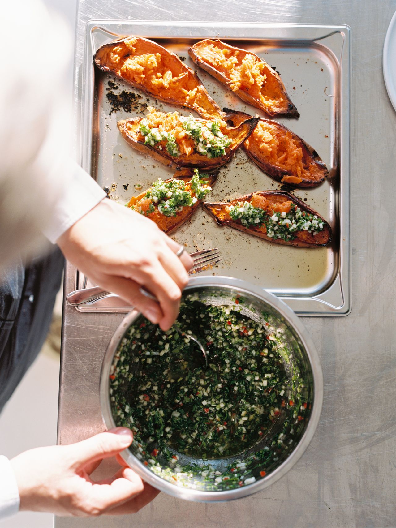 ARKET CAFÉ Recipe – Sweet potatoes with apple salsa – ARKET NL