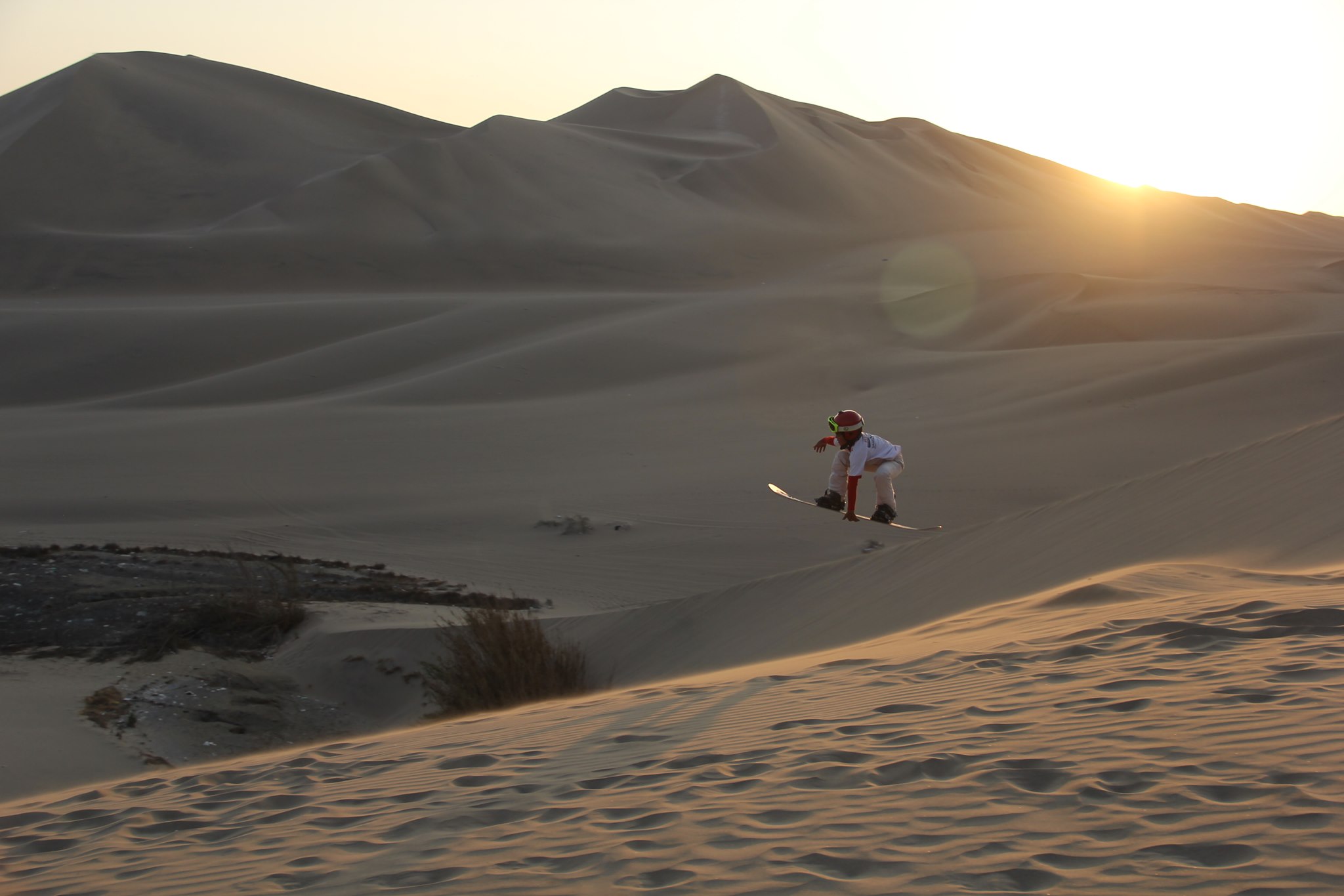 FIS | Shredding the Sands: Snowboard Club Peru thrives with sand dune ...