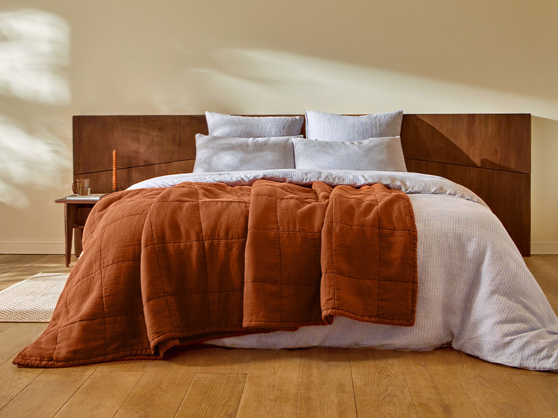 Pourquoi s'équiper d'un couvre-lit léger pour l'été