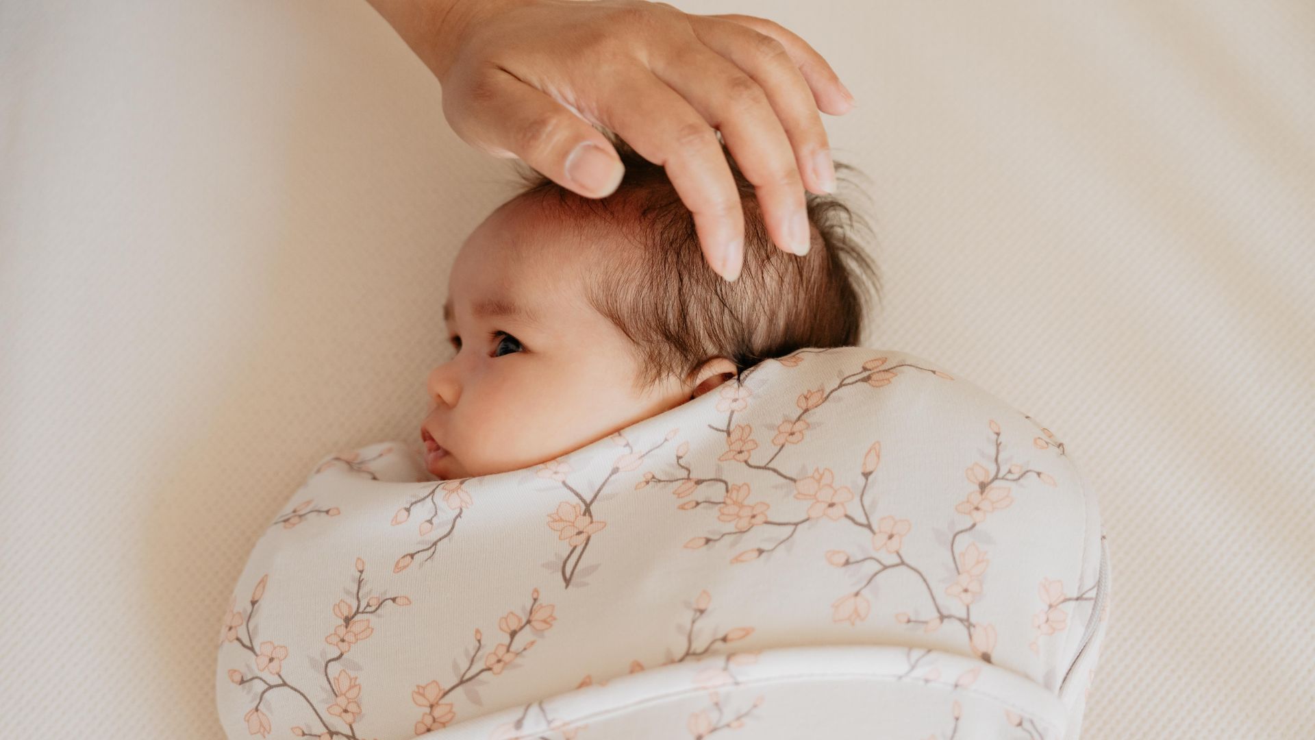 Why your baby sleeps poorly & how to solve it