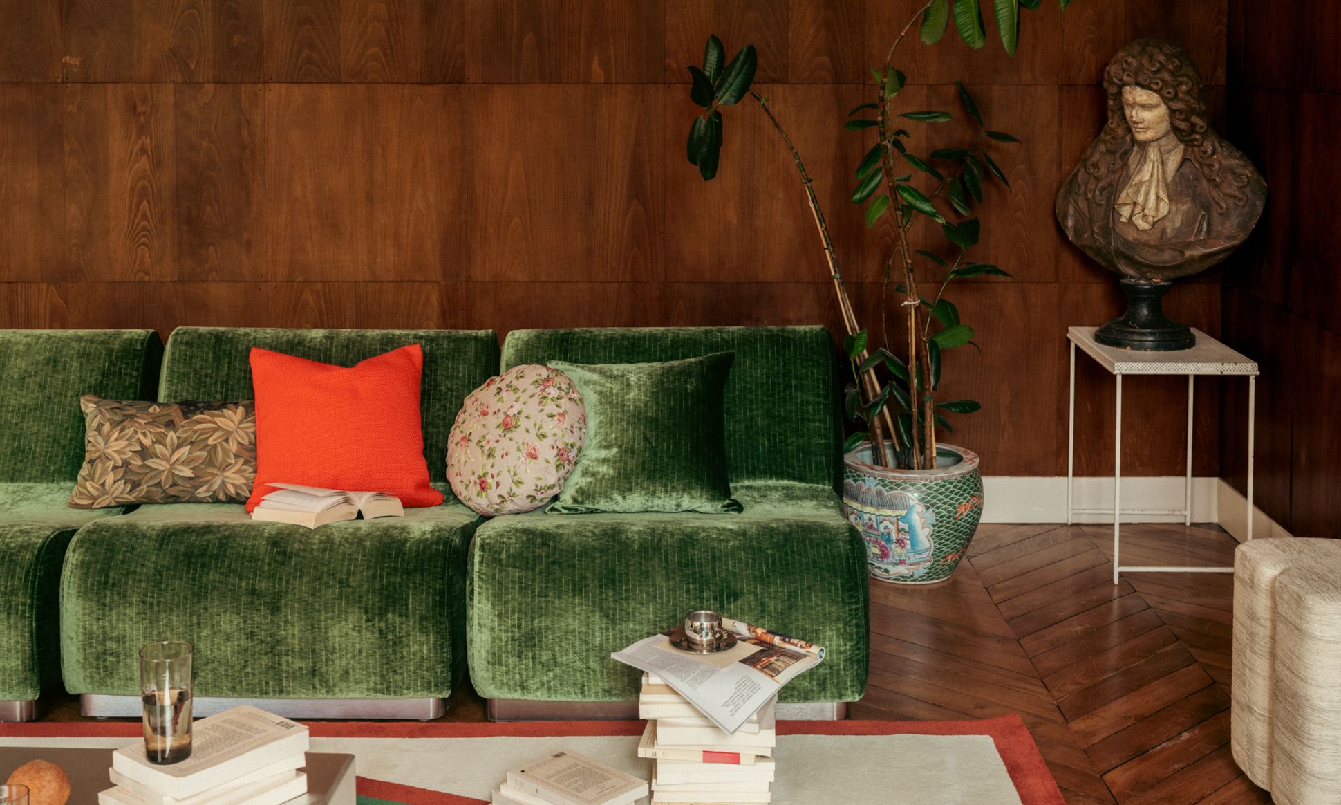 The Socialite Family – A Sample of Smart and Cool Families