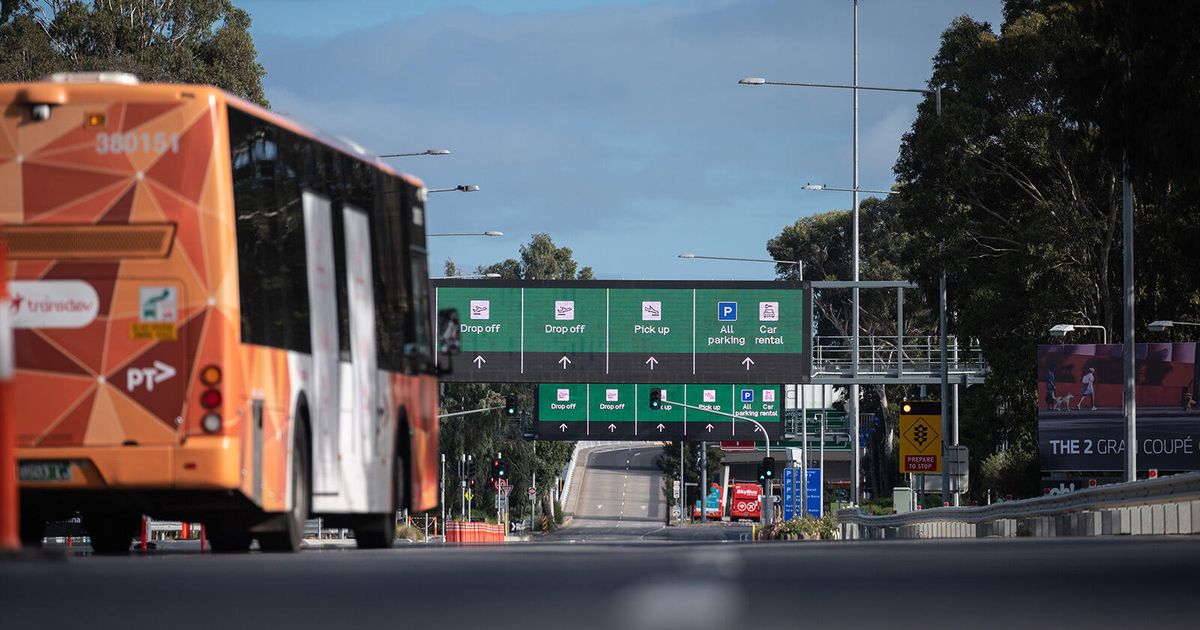 Melbourne Airport Dynamic Signage - Symal