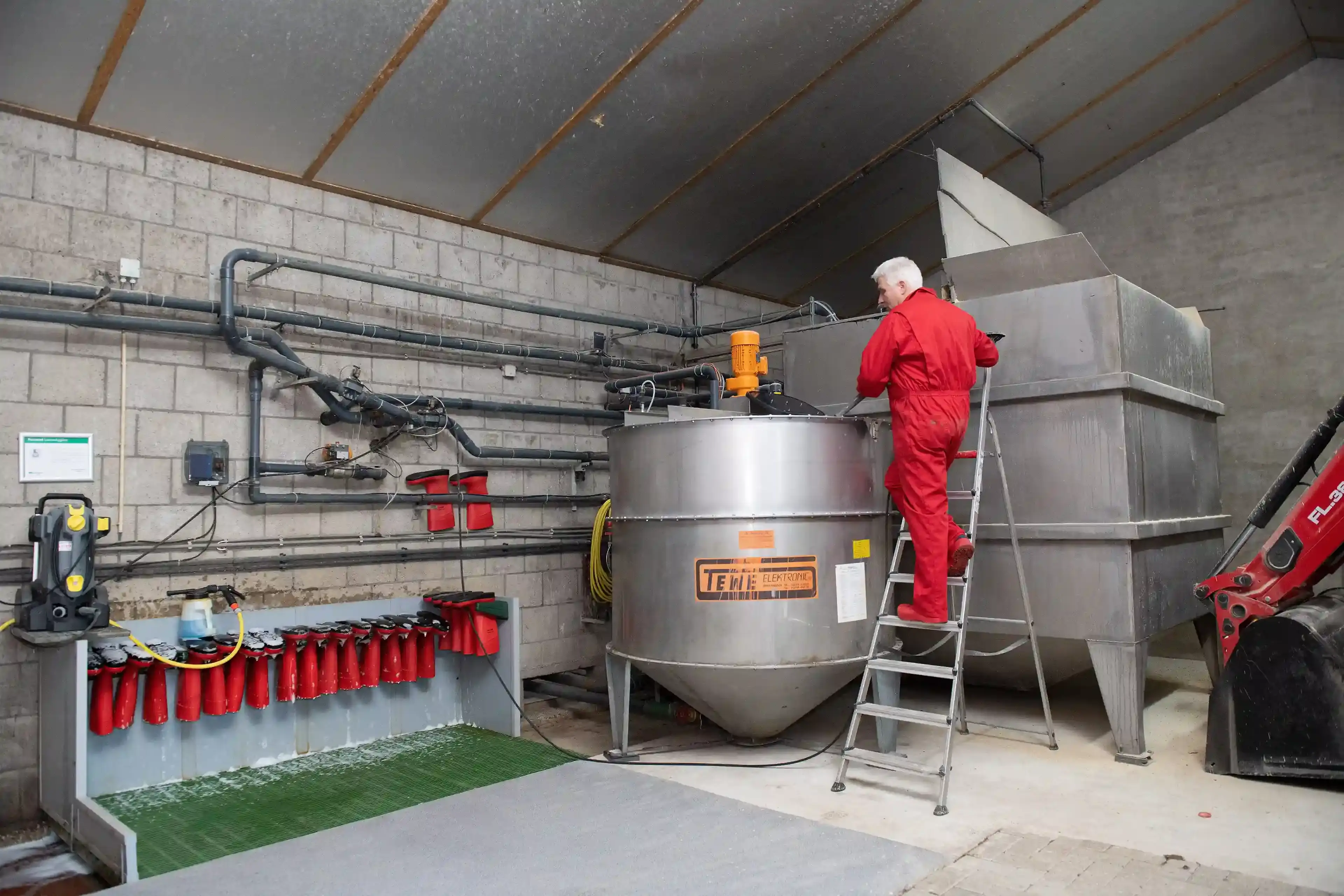 Prevent feed spoilage with MS WetFeed for pigs