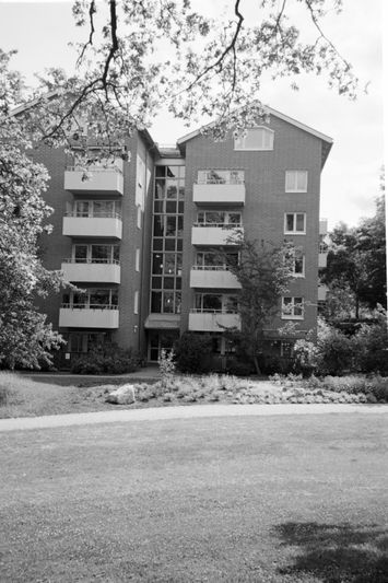 Apartment Building CCTV and Visitor Privacy: Managing Shared-Space ...