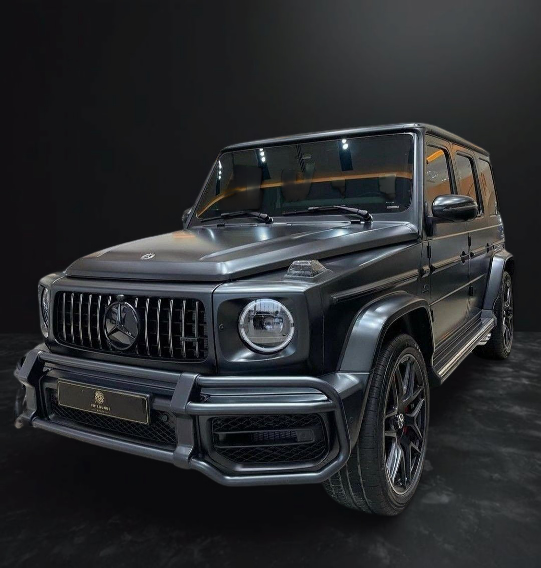 Revolutionize Your Car Showcases with Pixcleaner's AI-Driven Backgrounds