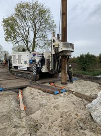 Screwed tube pile with grout injection - Franki Foundations Belgium ...