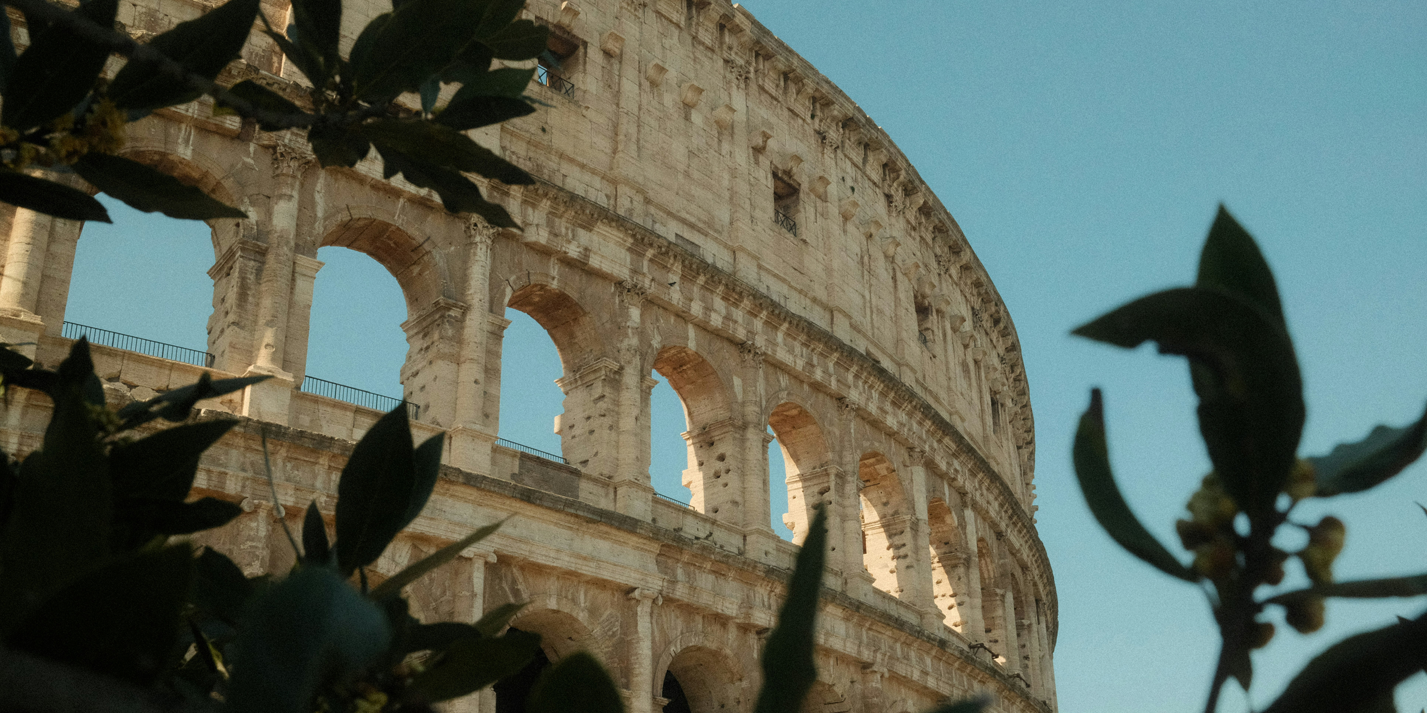 How to Photograph Famous Landmarks Without the Crowds