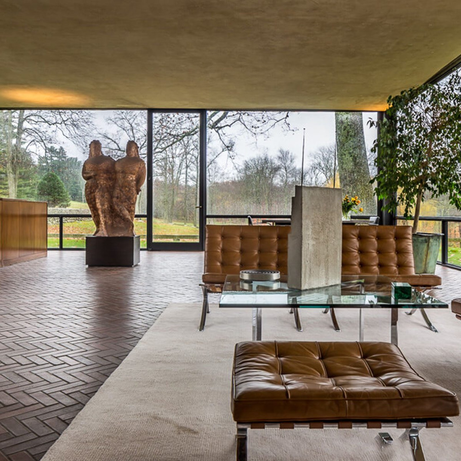 Historical Villas: Philip Johnson's Glass House | MORJAS