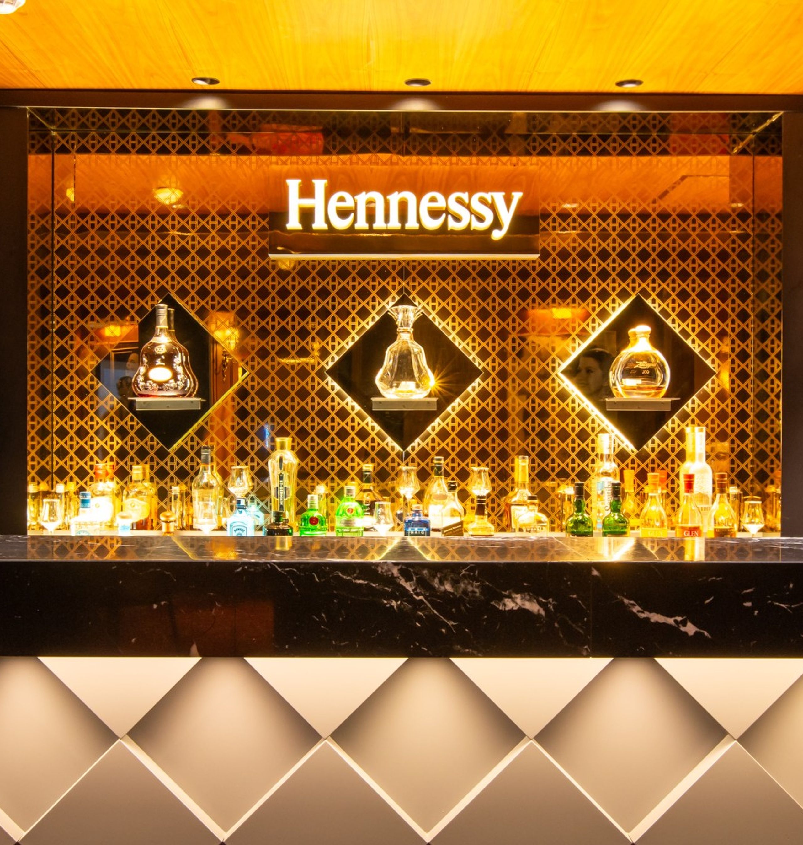 Le bar Hennessy du Club - Paris : Horaires et menu | Casino Barrière