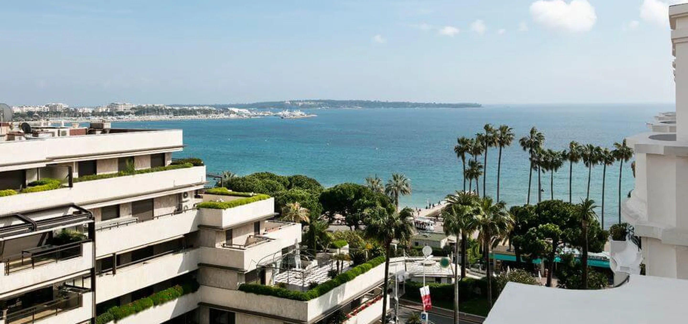 Chambre Deluxe Vue Partielle Mer - Hôtel Le Majestic à Cannes | Hôtels ...