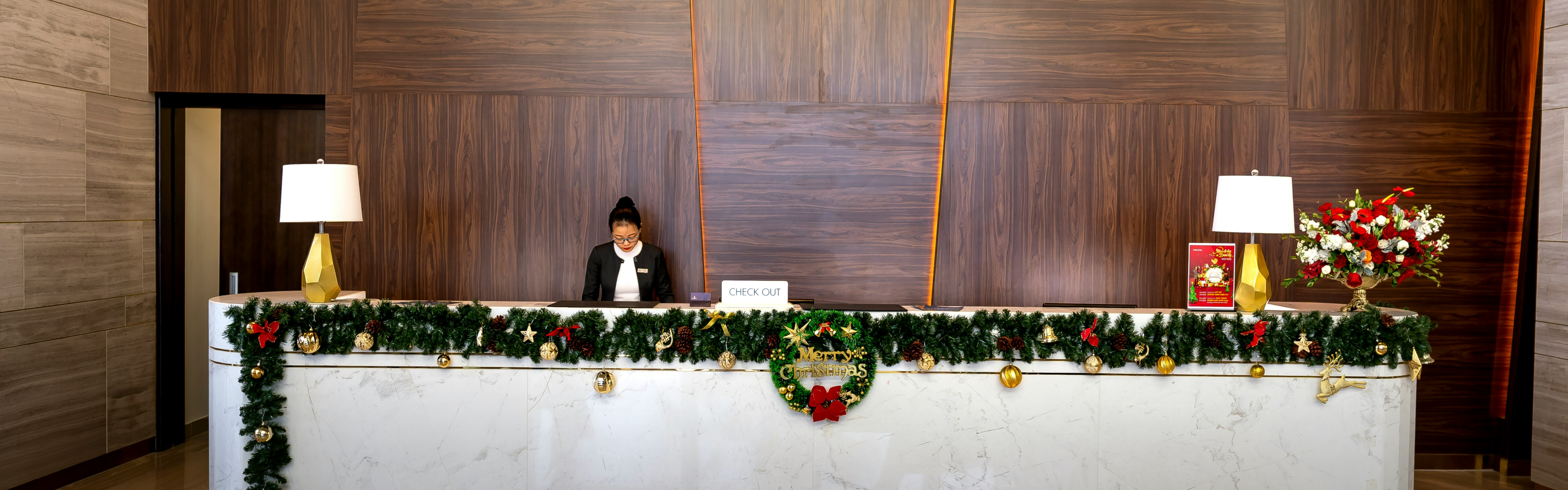 Hotel reservation systems: How they work & top picks | Lighthouse