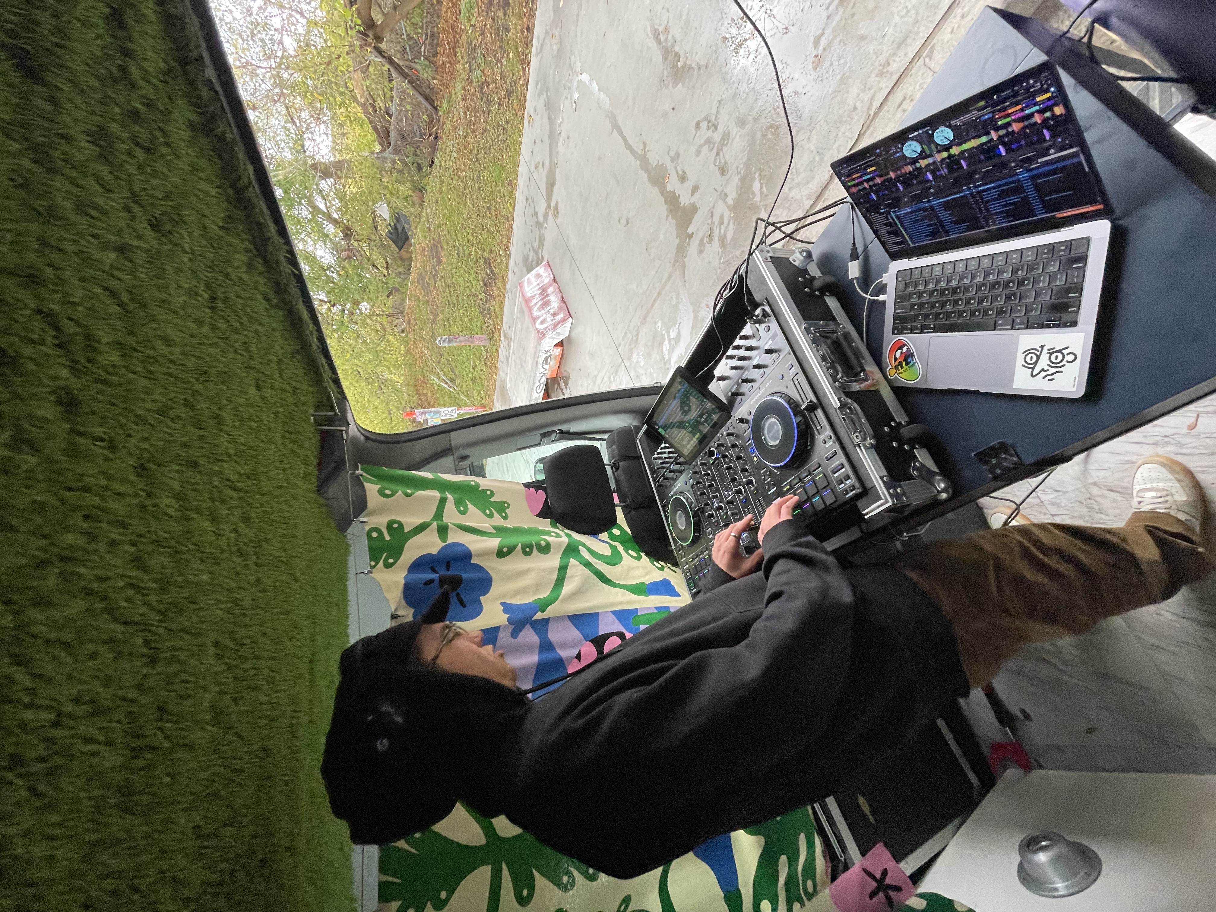 Rave Dans Van