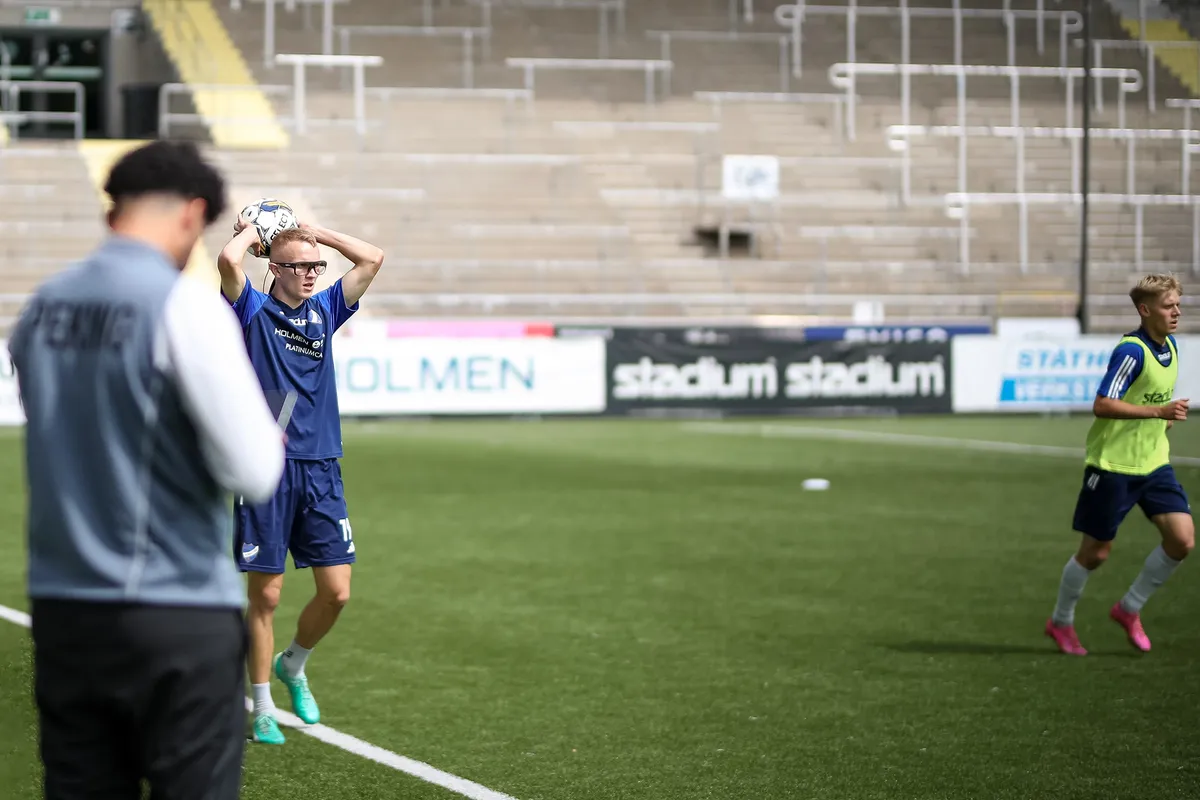 How Eye Tracking Helps Football Players Improve Vision and Performance ...