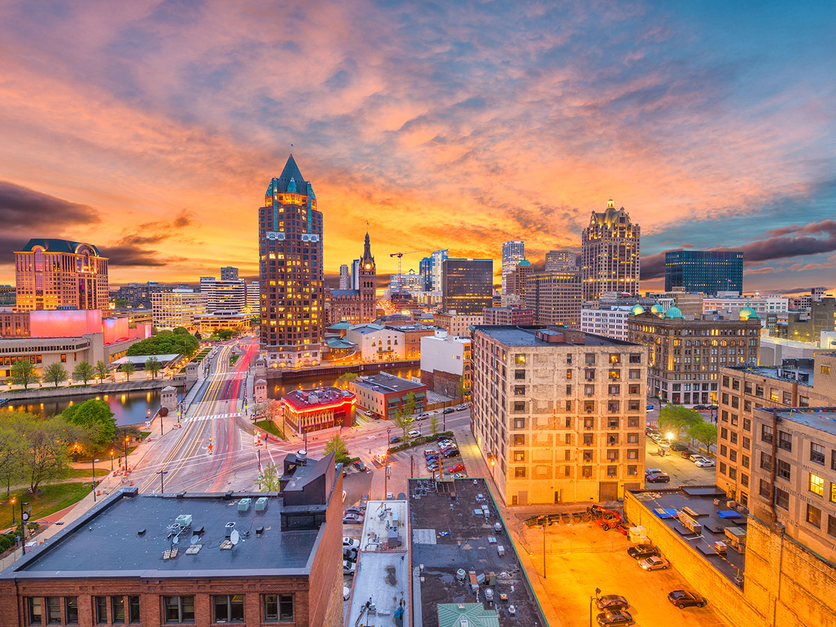 Cheapest Car Insurance Companies in Milwaukee, WI (From $51) | Compare.com