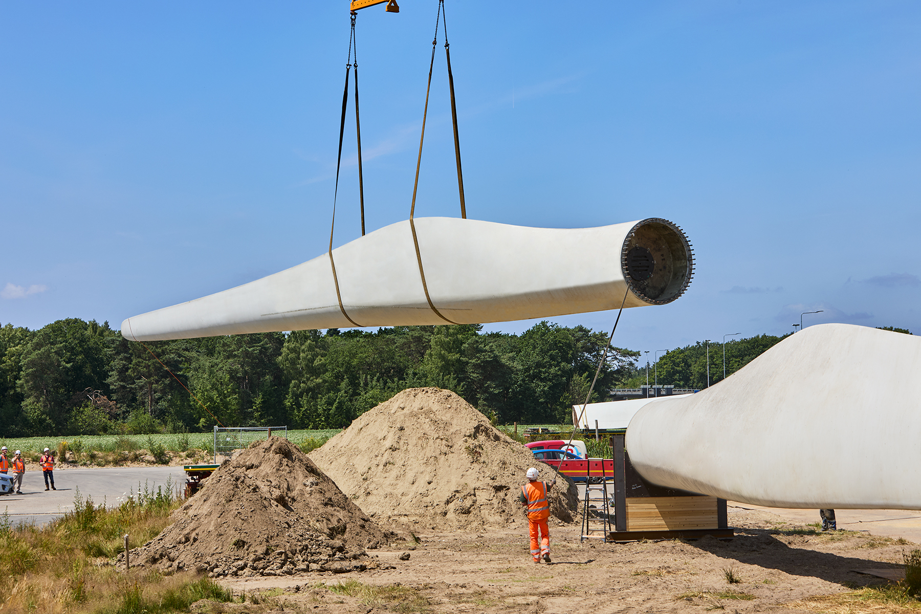 Nederlandse wereldprimeur met geluidsscherm van windturbinebladen