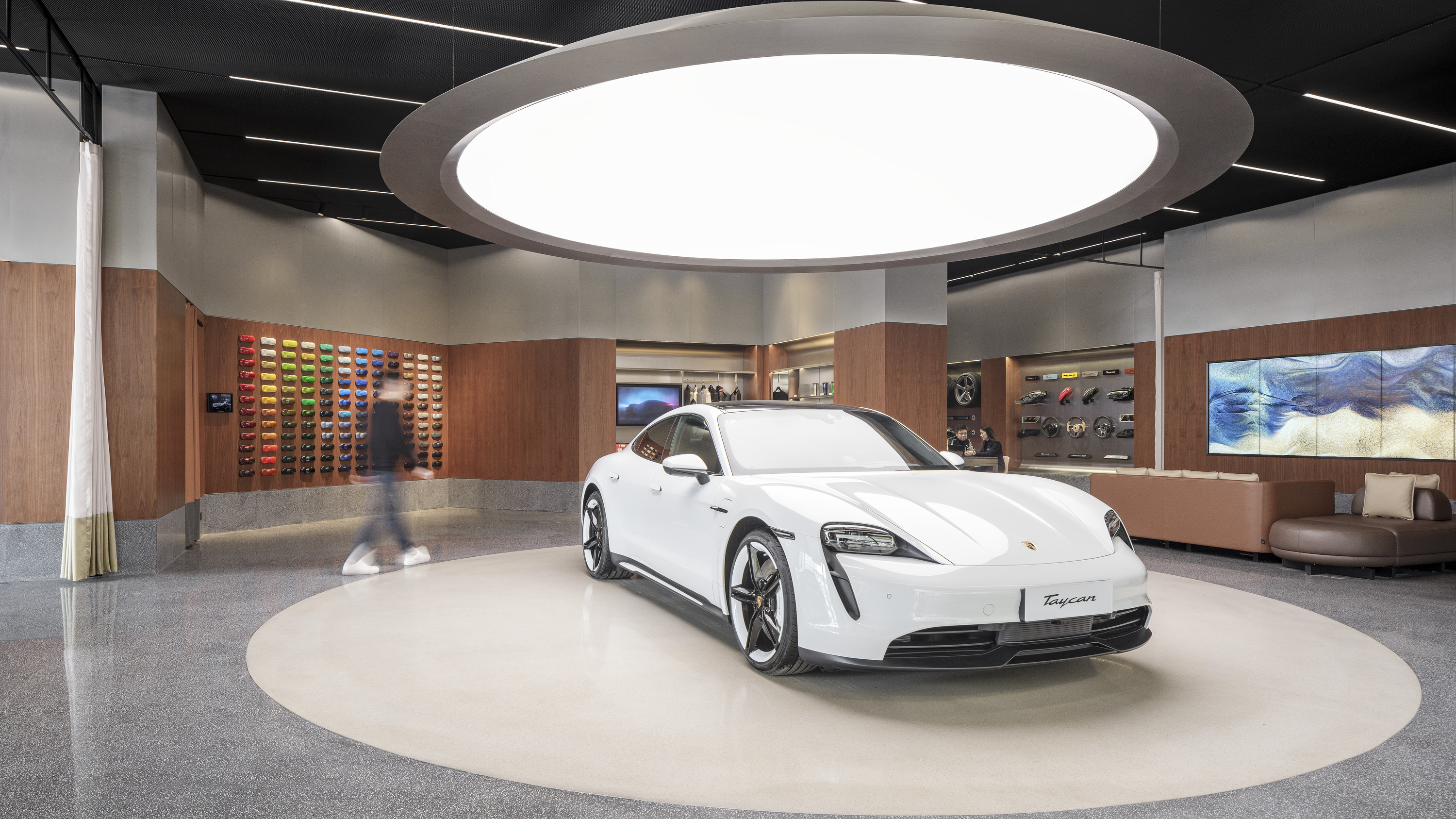 Porsche Retail Experience | Immersive Retail Experience by UNS