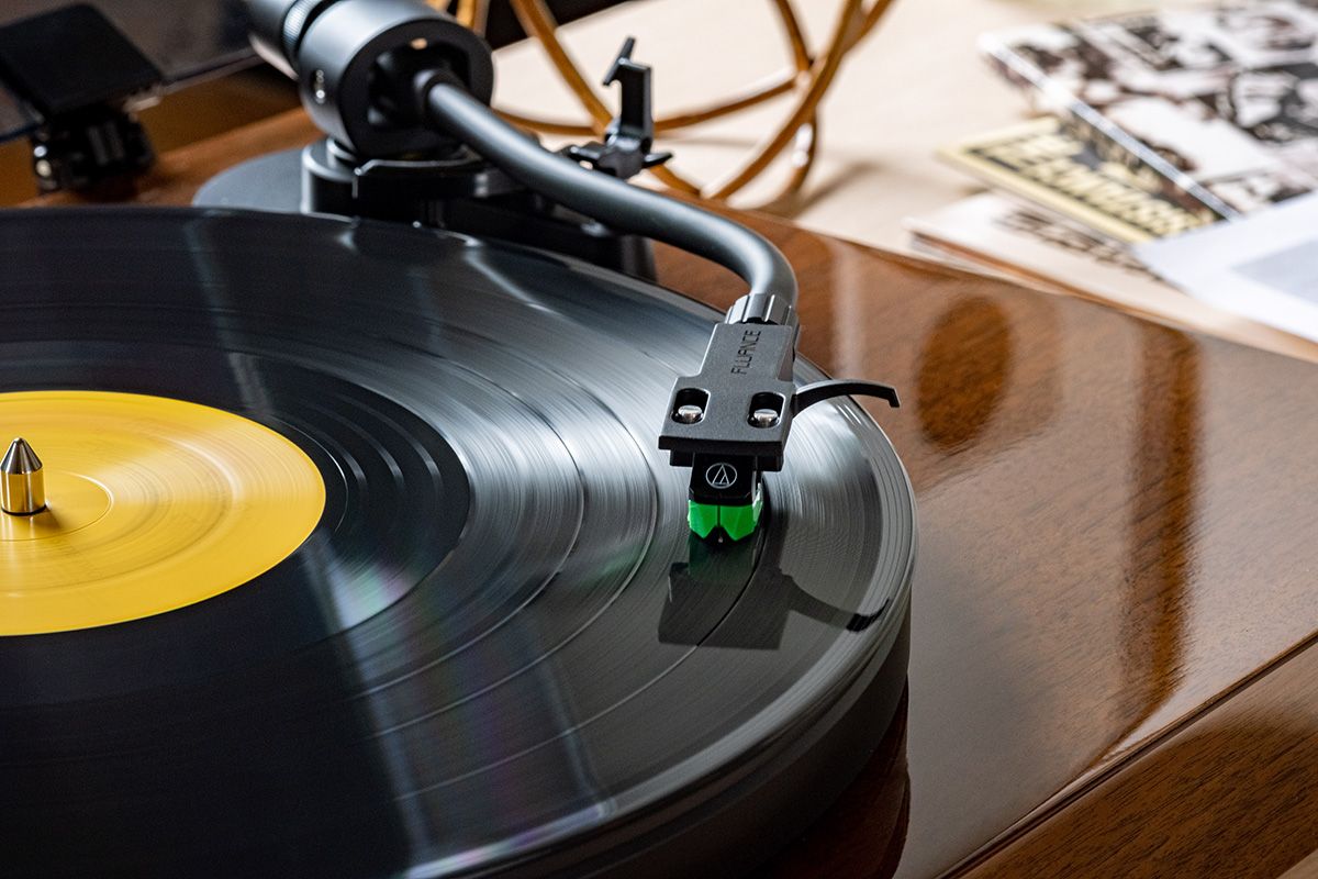 Audio-Technica AT-VM95E Dual Magnet Elliptical Phono Cartridge ...