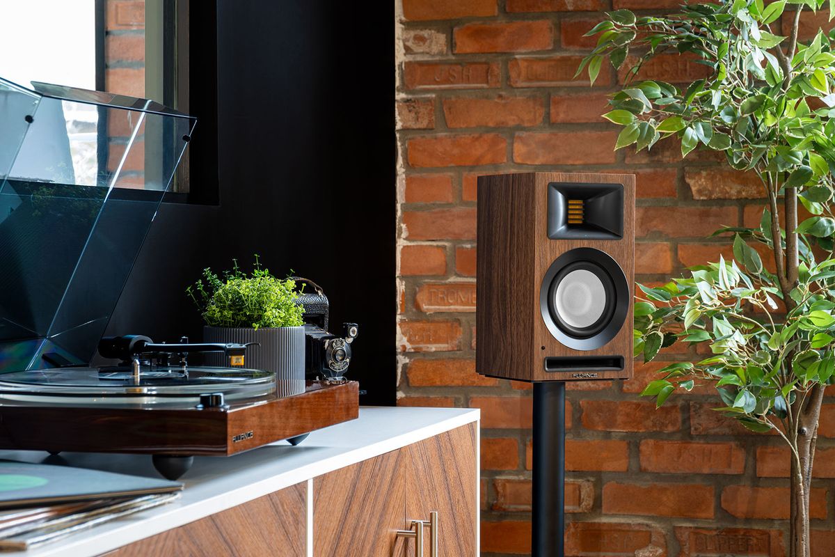 Fluance Ri71 Stereo Powered Bookshelf Speakers | Shoptronics