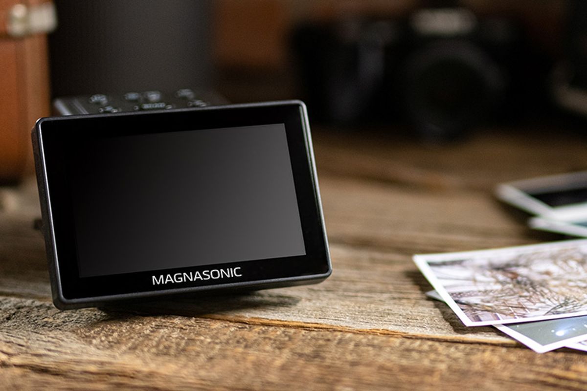 25MP Film Scanner w/HDMI & 5” Screen | Magnasonic