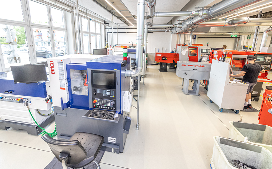 What´s about training & education at W&H? | W&H