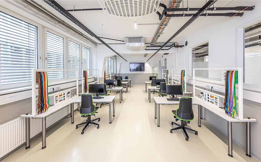 What´s about training & education at W&H? | W&H