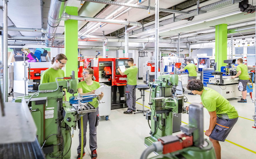 What´s about training & education at W&H? | W&H