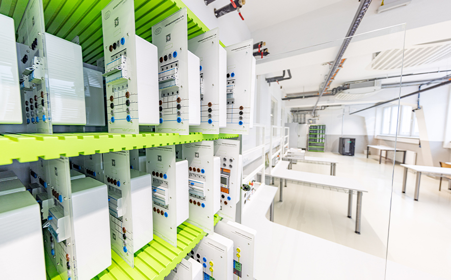 What´s about training & education at W&H? | W&H