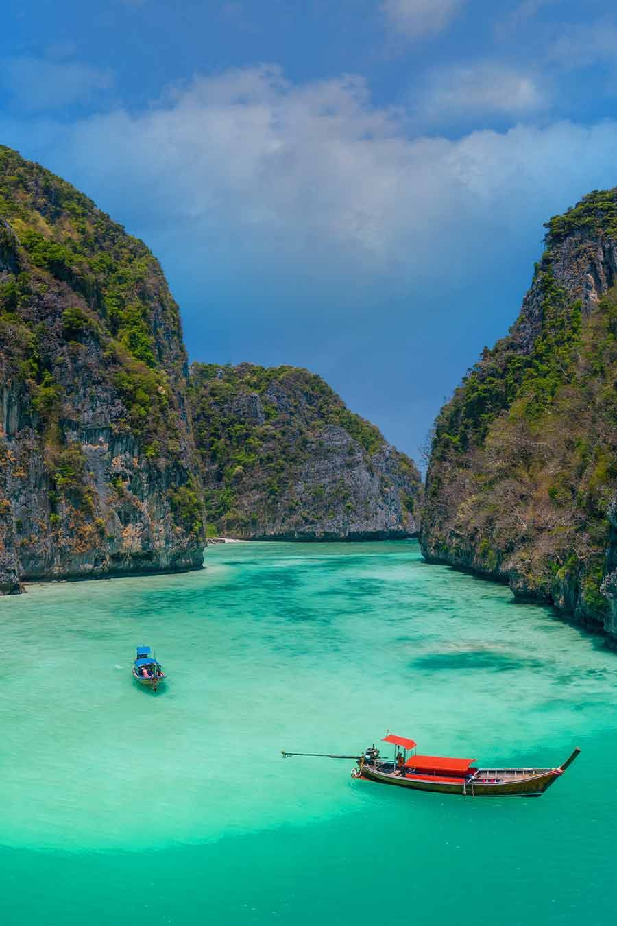 The Best Way to Travel Young | Fun, Affordable Group Trips | EF ...
