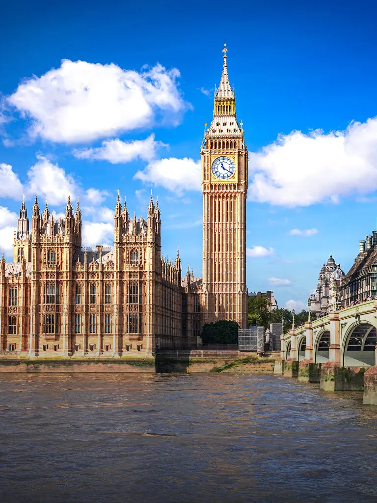 Summer camp 2024 | International language camps | EF Global Site (English)